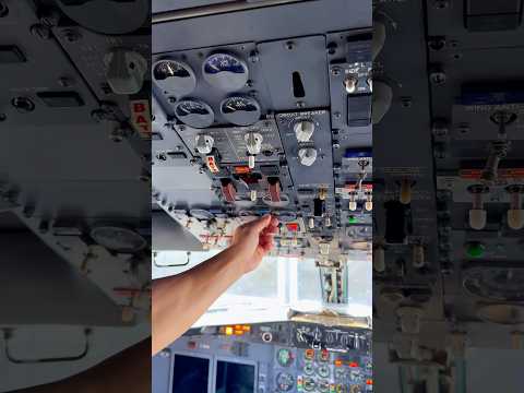 Boeing 737-200 Cockpit ASMR 😍 #aviation #airplane #boeing