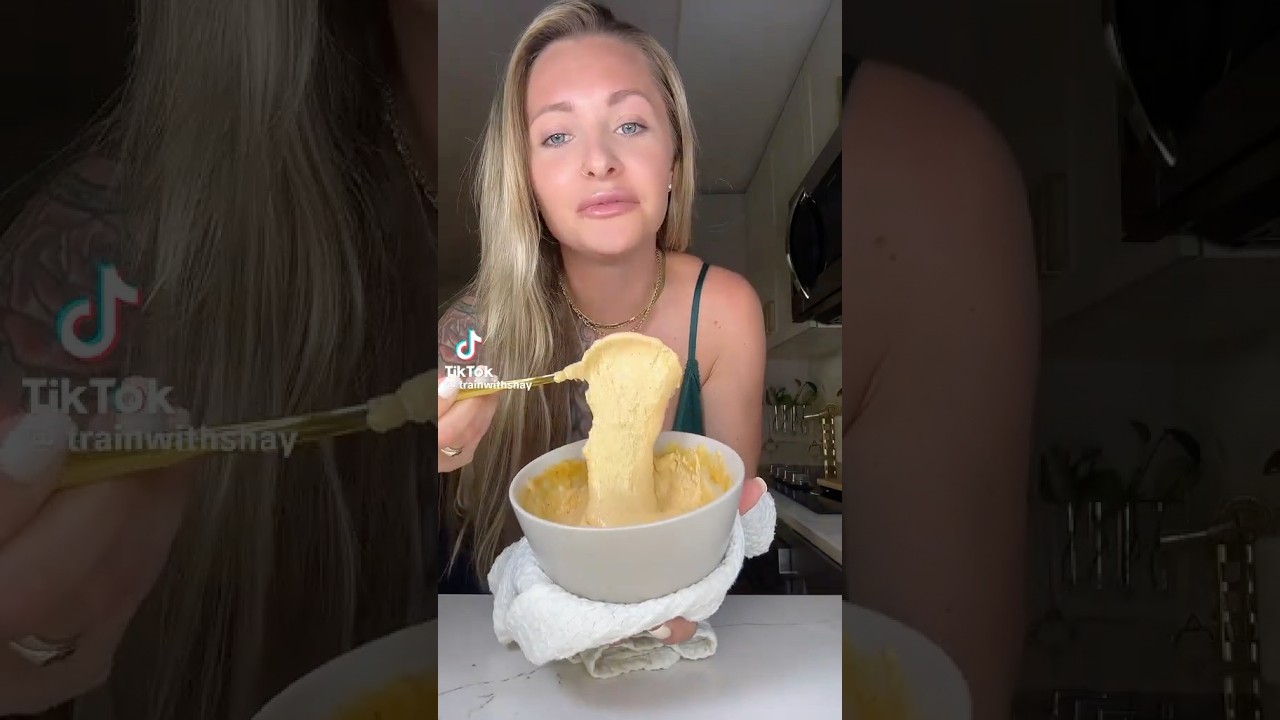 Trying the viral cottage cheese queso…. I LITERALLY cannot believe the flavaaaaa 🧀🧀🧀🧀