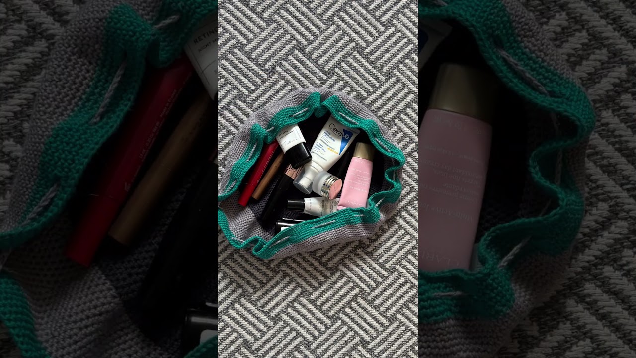 Easy diy crochet flatlay make-up bag (free crochet pattern from dora does) #crochet #crochetsecrets