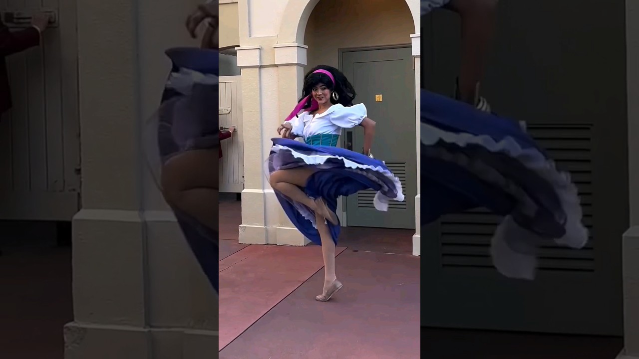 ♥️Disney Princess Esmeralda 😲💕 #hongkongdisneyland #esmeralda #shorts