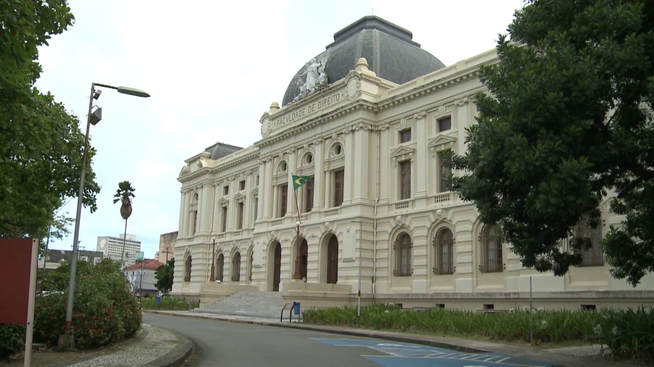 TC 24 - Faculdade de Direito do Recife - História e tradição nos 70 anos da UFPE