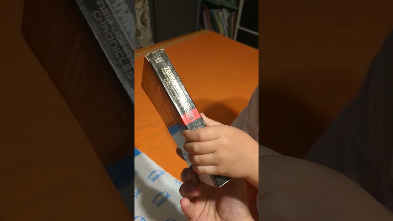 Terminator 2: The New John Connor Chronicles, Book 3: Times of Trouble - used book Opening