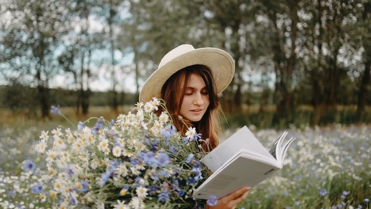 Listening B1: Reading online vs. offline (Present Simple - B1 level)