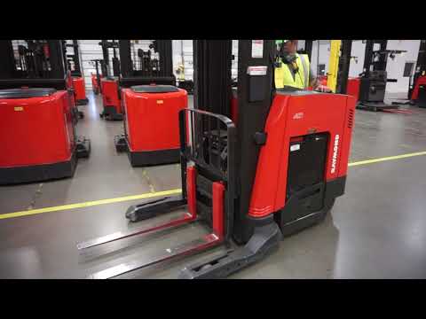 Raymond 7500 Universal Stance Reach Forklift - Yellow Tag Auctions