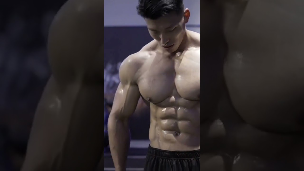 Asian Muscle Flexing 💦💪