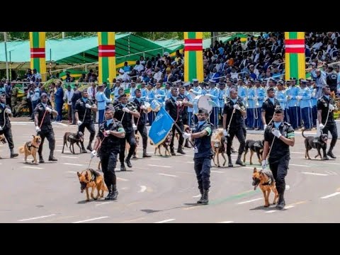 ENTRÉE DE LA POLICE NATIONALE 🇹🇬 DANS LE DÉFILÉ DU 27 AVRIL 2023