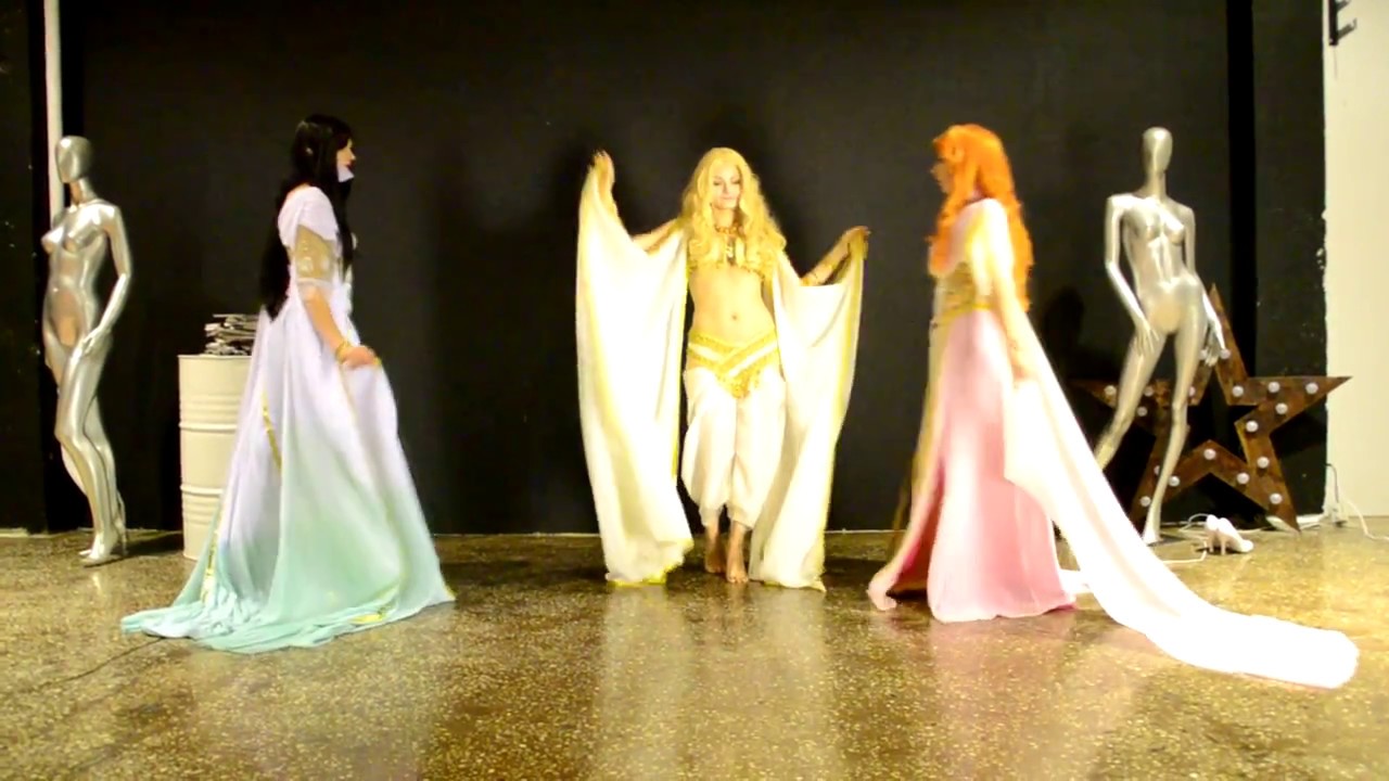 Dracula's Brides (backstage)