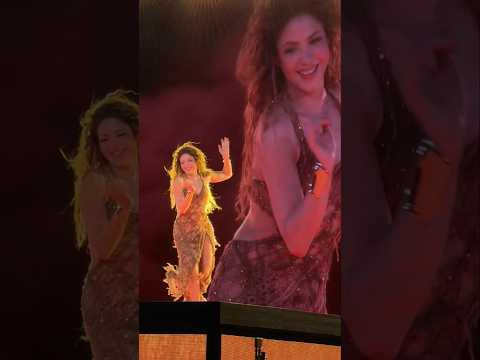 Shakira Hips don't lie dance (Concert live) #shakira #concert #2025 #lmynlworldtour #hipsdontlie