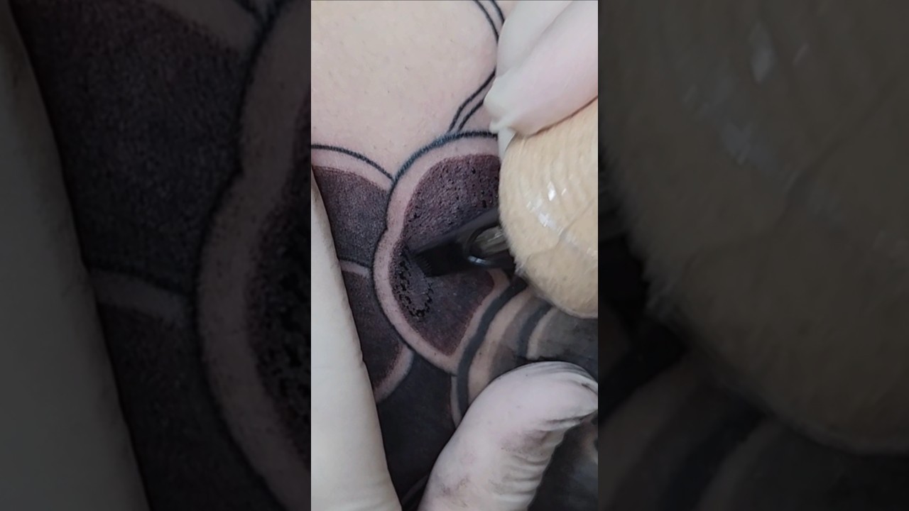 How to do japanese style cloud tattoo shading with Cartriges needle #incheontattoo #koreatattoo