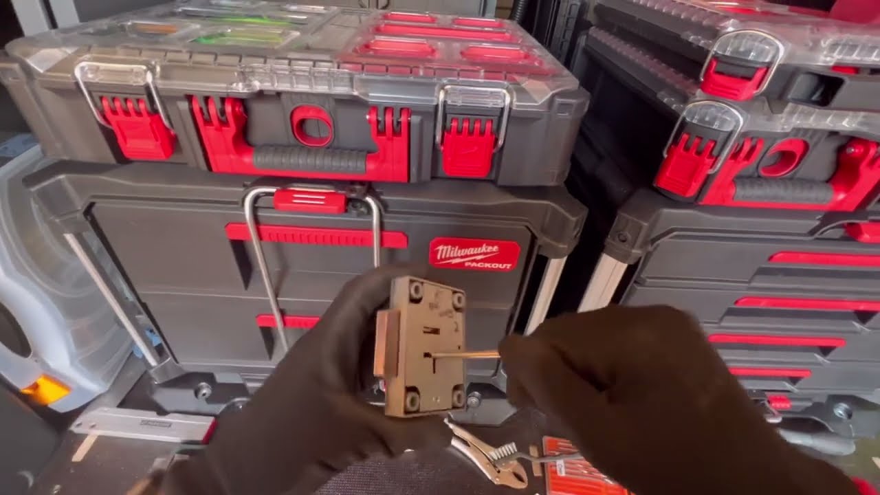 Lowe & Fletcher key cutting