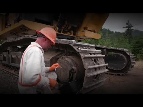 CAT® DEALER TECH LOVES THE JOB