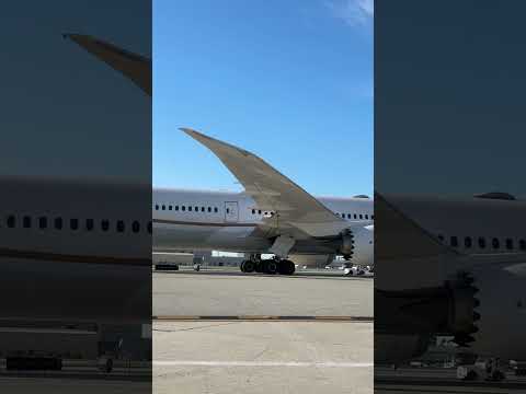 B787 Towed at LAX: Dreamliner Action #fok #aviation