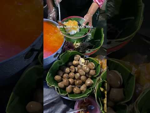 MAKAN MALAM DI SOLO NASI LIWET YU SANI MURAH MERIAH! #ngeshortsbareng #shorts #kulinersolo #solo