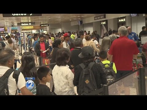 Travelers pack Honolulu airport, but holiday flow fairly smooth