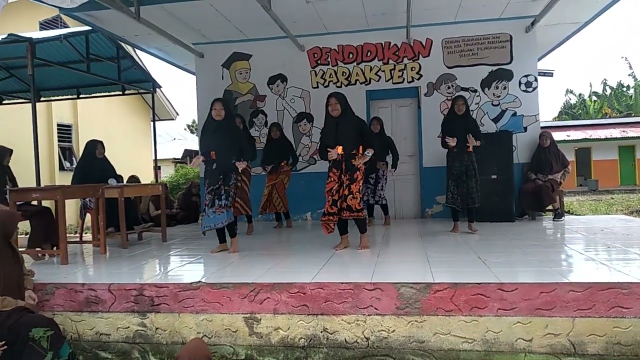 Pementasan Seni dalam kegiatan Meeting Class