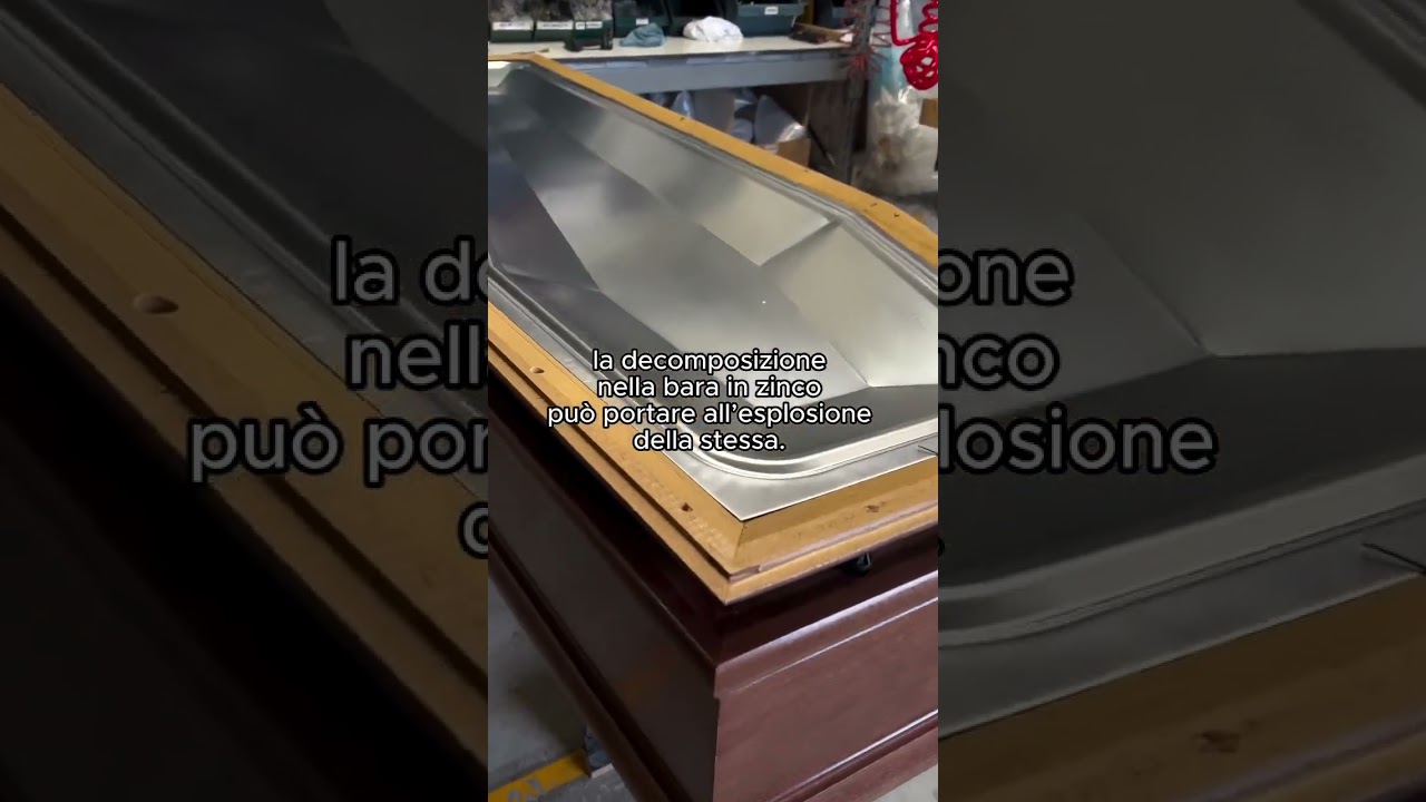 Perché la bara con rivestimento in zinco non viene sepolta? | Onoranze Funebri a Milano #shorts