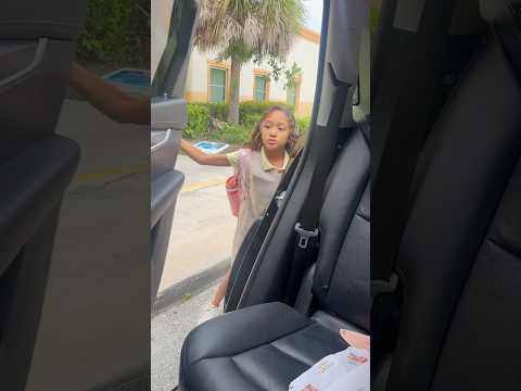 DAUGHTER Roasts MOM Before School😲 #dlafam