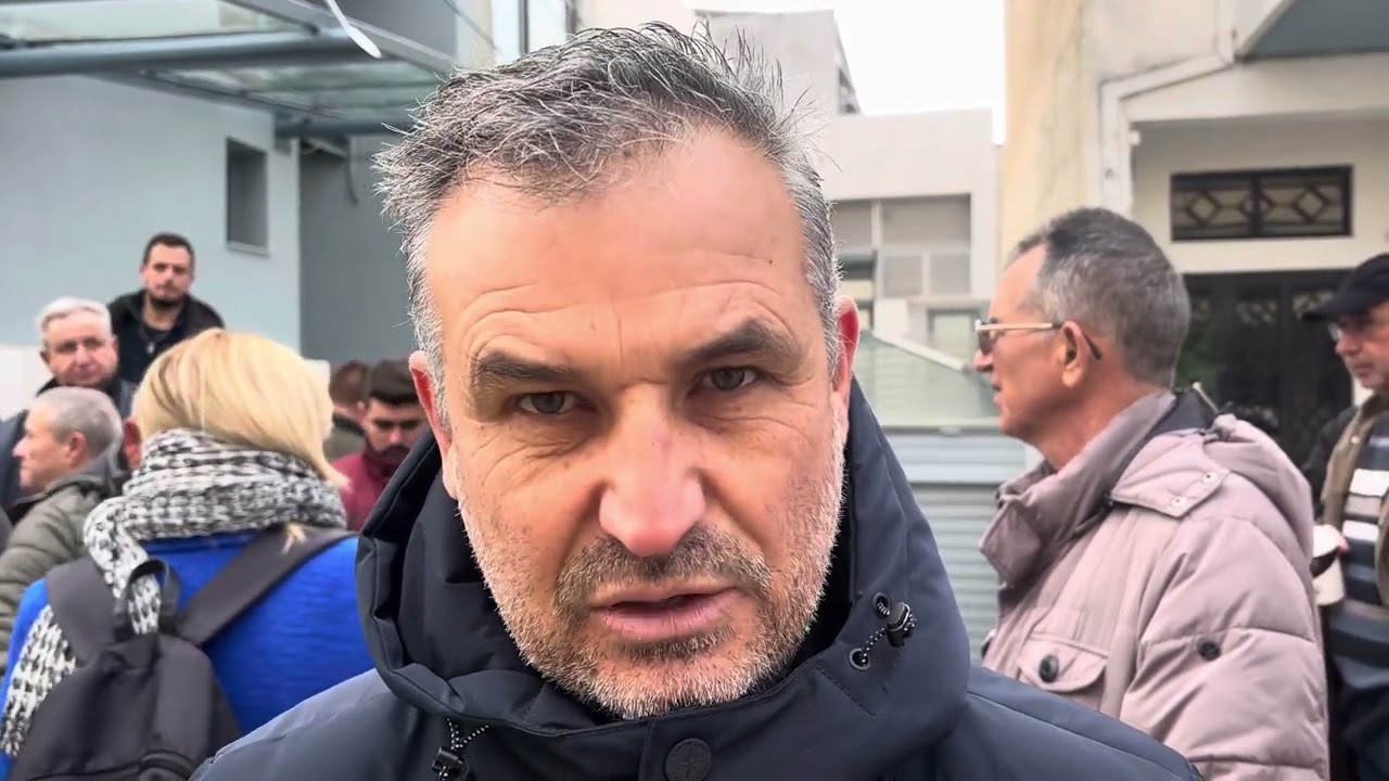 Λάρισα: Μήλα έξω από τον ΕΛΓΑ έριξαν αγρότες του μπλόκου Αγιάς (φωτό ...