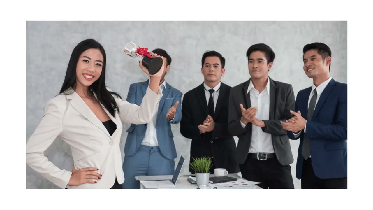 How Custom Awards Can Increase Team Morale in the Workplace