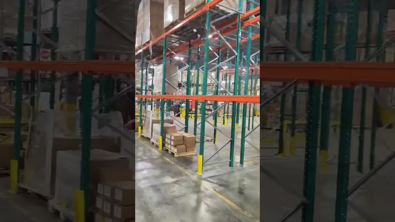 What are the key components of a standard pallet rack system?