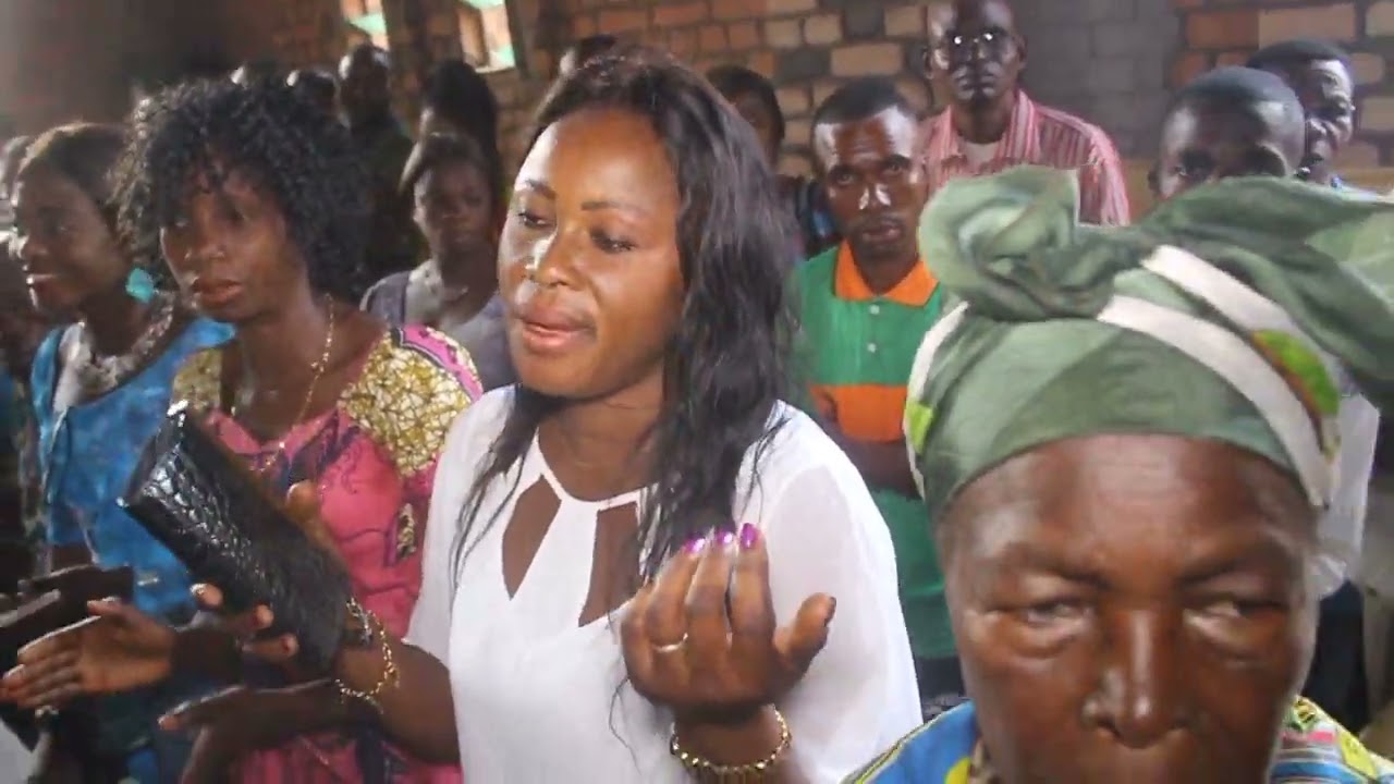 DIOCÈSE D'INONGO 1ÈRE ORDINATION DES PRÊTRES PAR MGR MBAMFWIDINSONI SJ.