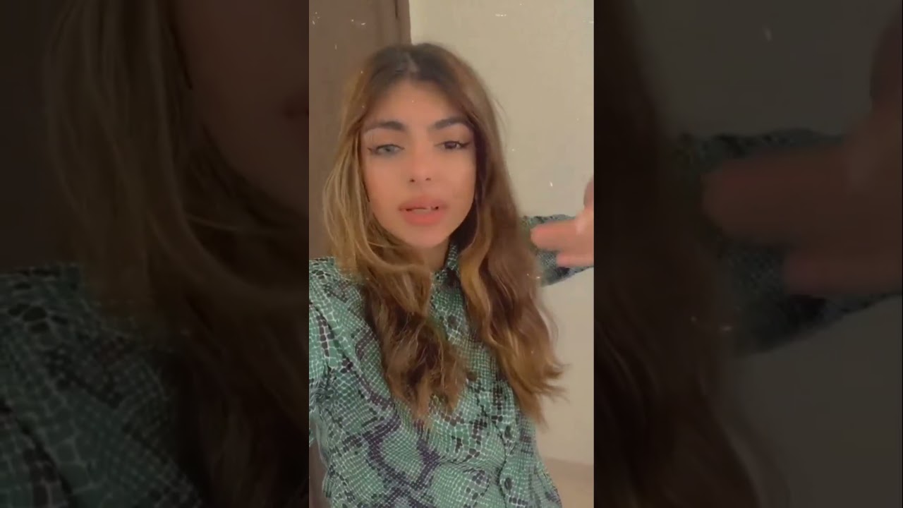 Arab girl show feet soles