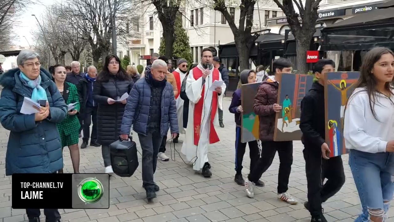 Top Channel/ Udha e kryqit në Korçë, besimtarët katolike kremtojnë të ... Top Channel/ Udha e kryqit në Korçë, besimtarët katolike kremtojnë të ...