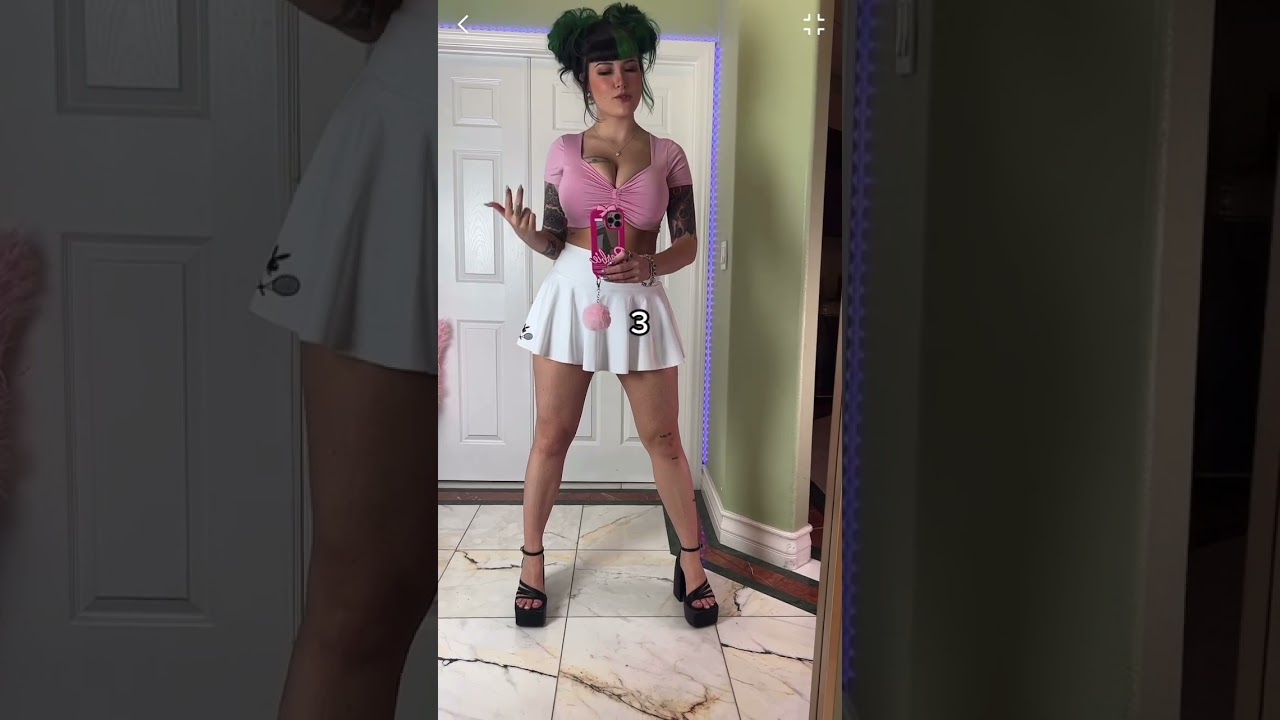 #shorts #altgirl #girlswithtattoos #skye #tasteofskye #youtubeshorts #greenhair #gothgirl #cosplayer
