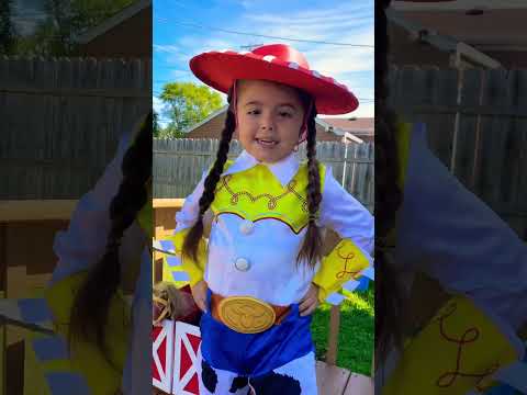 Halloween costumes for little girls #shorts #elsa #cinderella #jessie #princesa