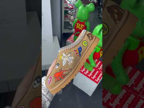 PALACE UGG TASMAN SLIPPER CHESTNUT #rap #hiphop #music #sneaker #palace #supreme #hypebeast #elpaso