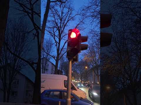 German Traffic Signals Warn You To Be Ready To Move