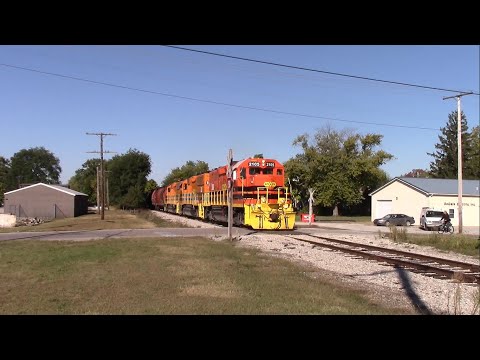 TPW 2105, TPW 5008, and TPW 5010 at Dewey Street in Monticello, Indiana