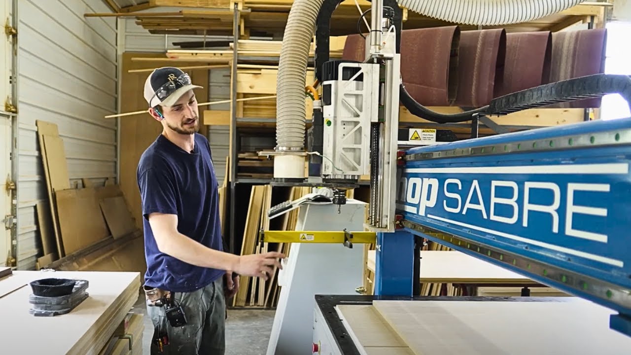 Hoe we een CNC-machine gebruiken om kasten op maat te maken.