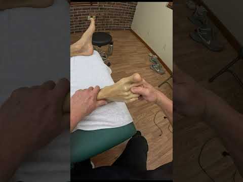 Toe click-Raynor Massage #toes #toeclicks #footmassage #footmassagetechniques #massage #foottherapy