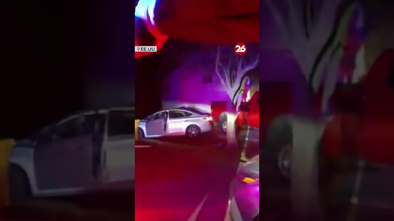 EE.UU | 🚓 CONDUCTOR EBRIO se ESTRELLA contra una CASA mientras HUYE de la POLICÍA