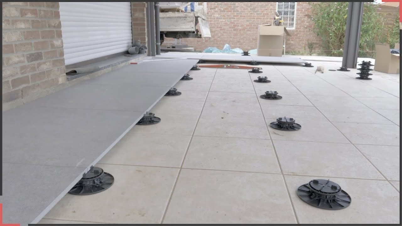 Pose d’une terrasse en carrelage sur plots dalles.