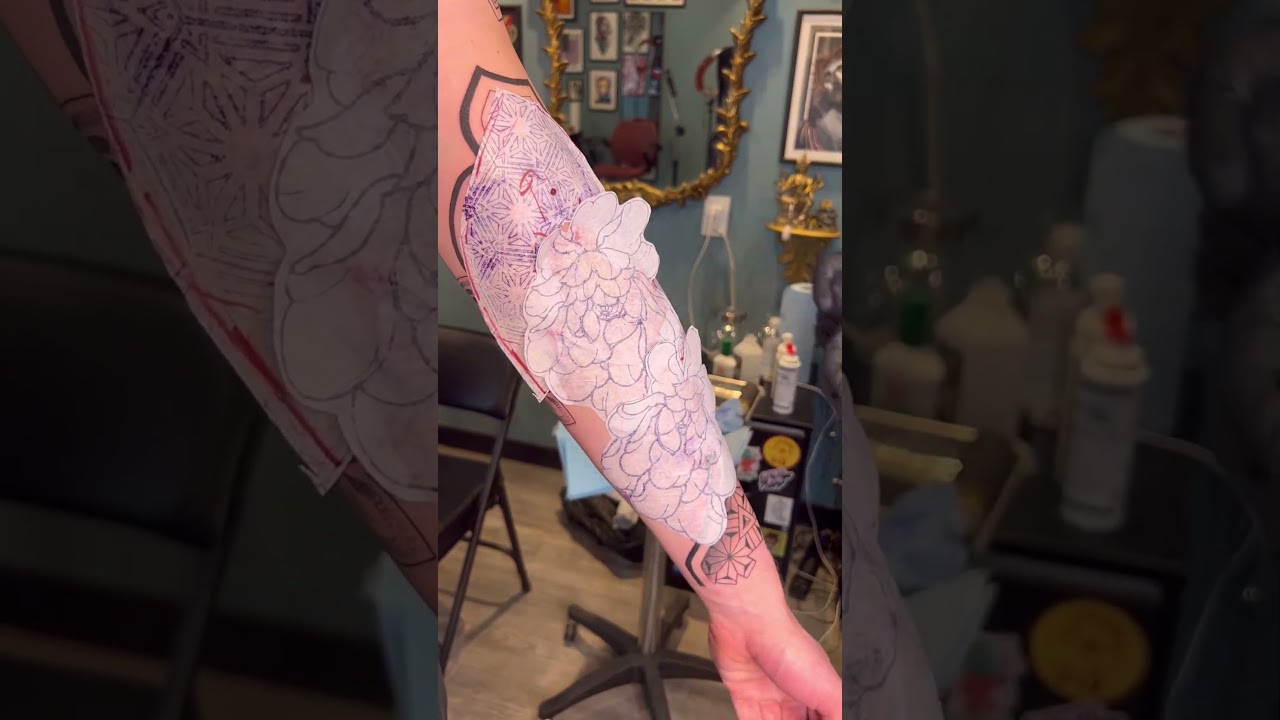 Placing peonies stencil #tattoo #tattooartist #tattoodesign #tattooideas #geometrictattoo #tattooed