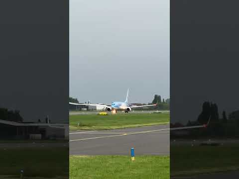 CLOSE-UP Tui Belgium 737-800 departing Kortrijk intl. Airport #ebkt