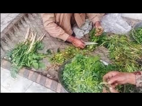 How to Cut and Clean Sarson Ka Saag | سرسوں کا ساگ صاف کرنا آسان نہیں