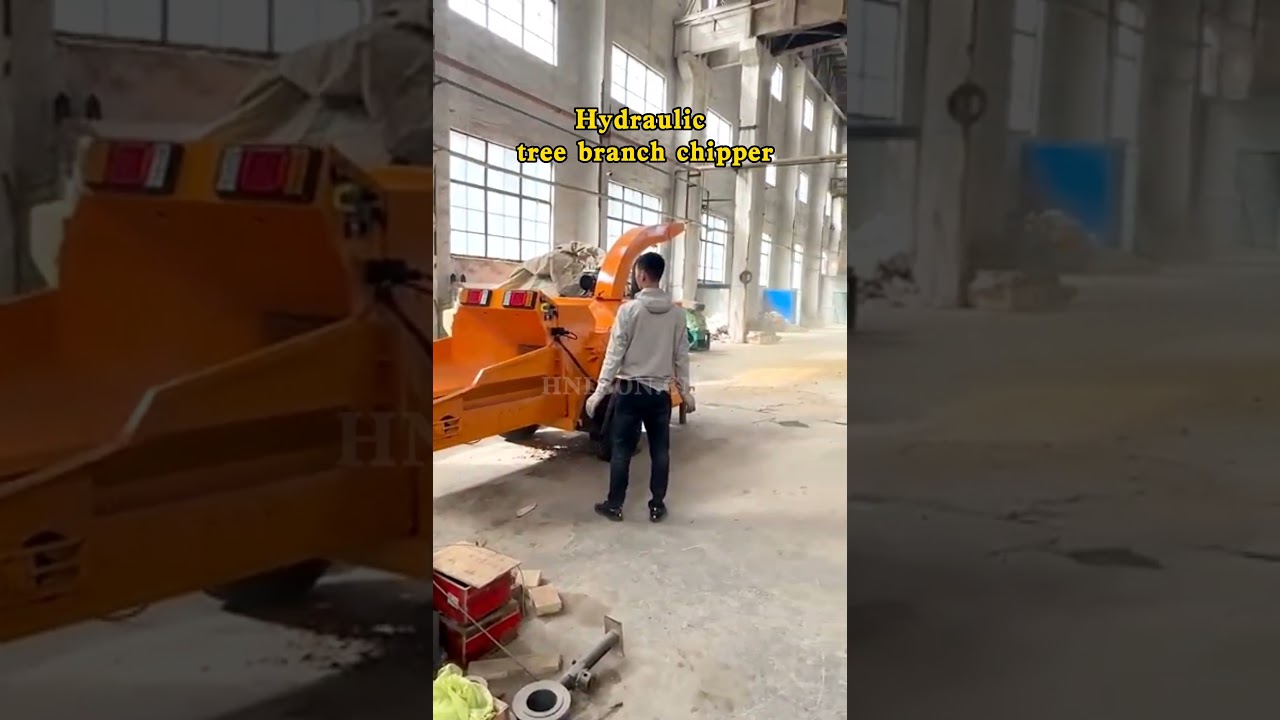 Self-feeding diesel wood chipper, hydraulic shredder tree branch chipper #forestrymachinery #tree