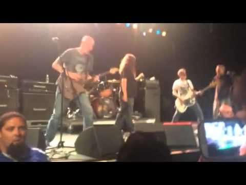 Tony Bee of the Adolescents Sings “No Way” with the Descendents @ Fox ...