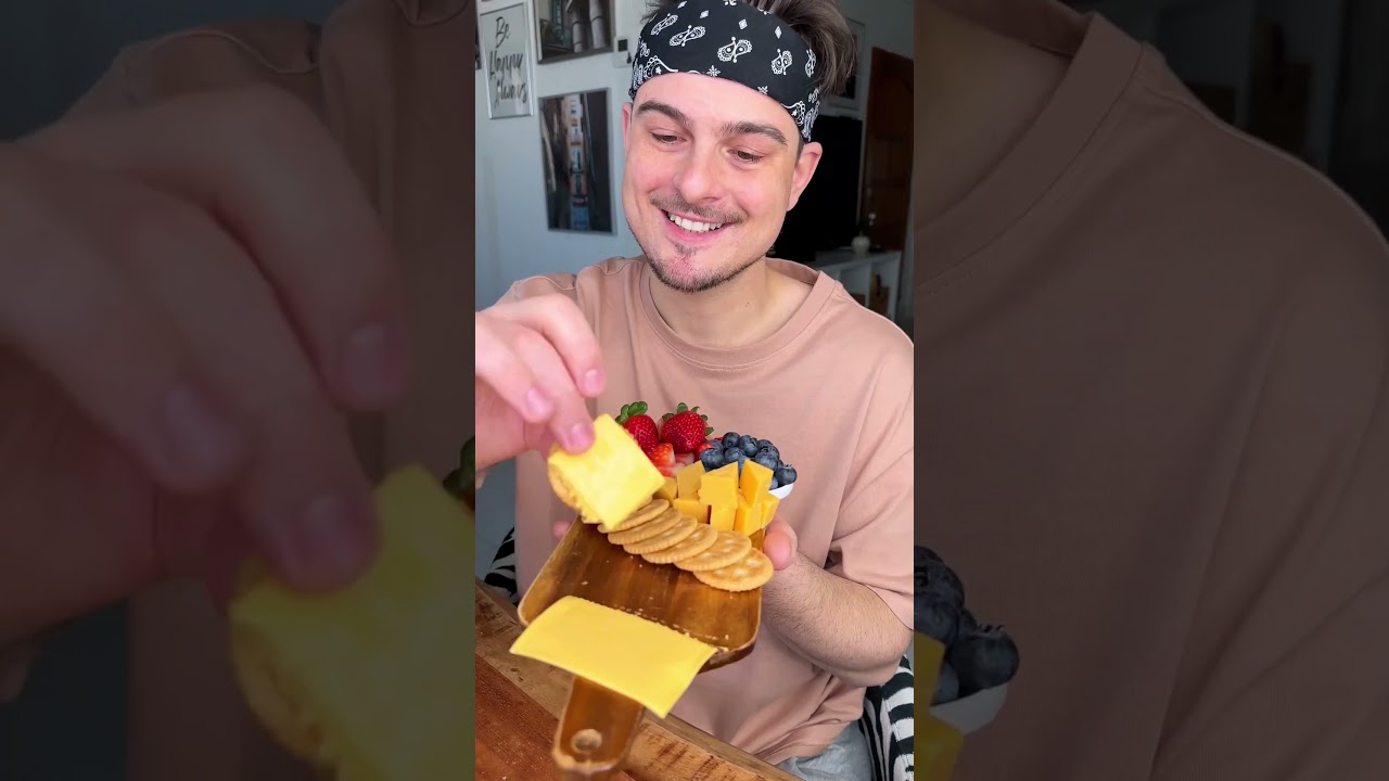 How to eat CRACKERS & CHEESE properly 🧀🍥🍓😎🤌 | CHEFKOUDY