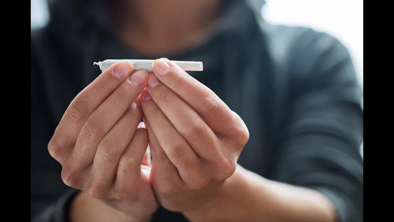 Le médecin qui fume du cannabis...