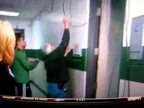 Dirk Uses His Height