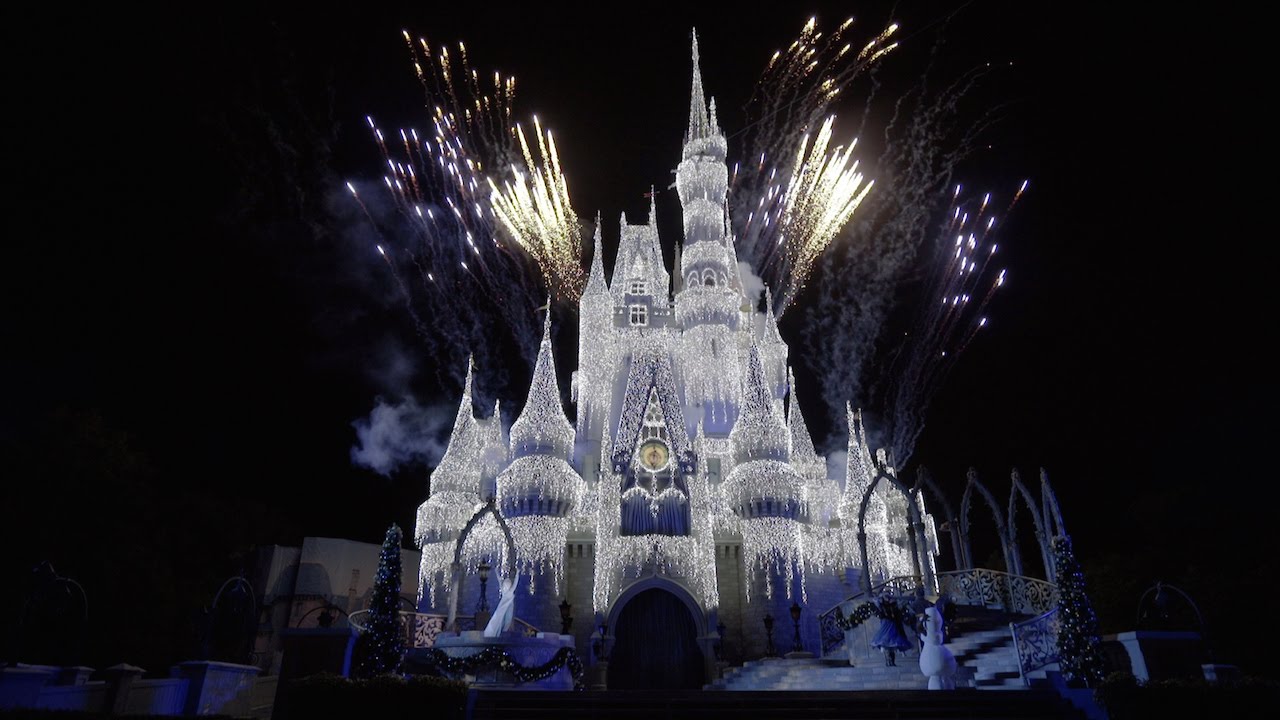 MyDisneyFix | A Frozen Holiday Wish Castle Stage Show 2015, Mickey's ...