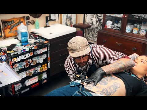 Artist: Mikey Tubs-Tattooing an American Traditional Dog Head on the Ribs!