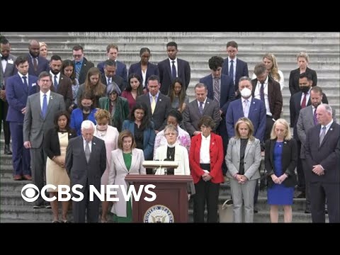Lawmakers hold moment of silence for 1 million American COVID deaths