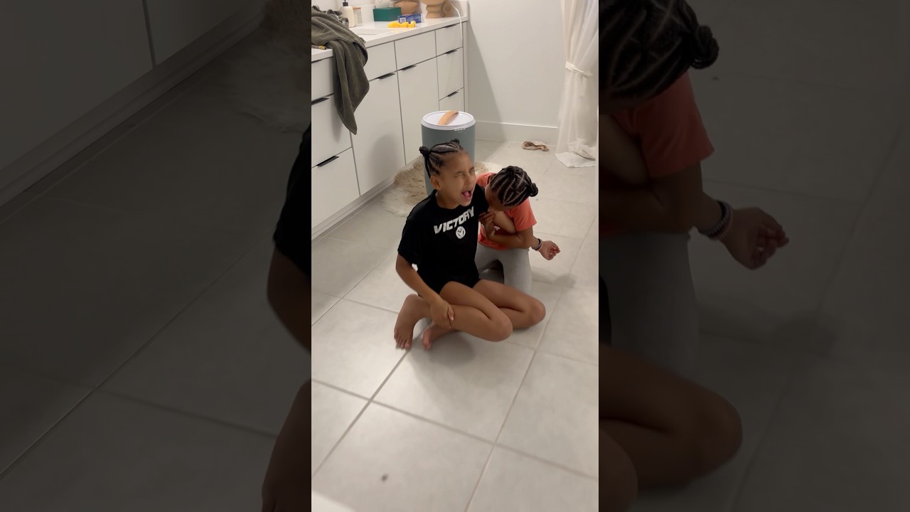 Dad catches little sister biting big sister #shorts