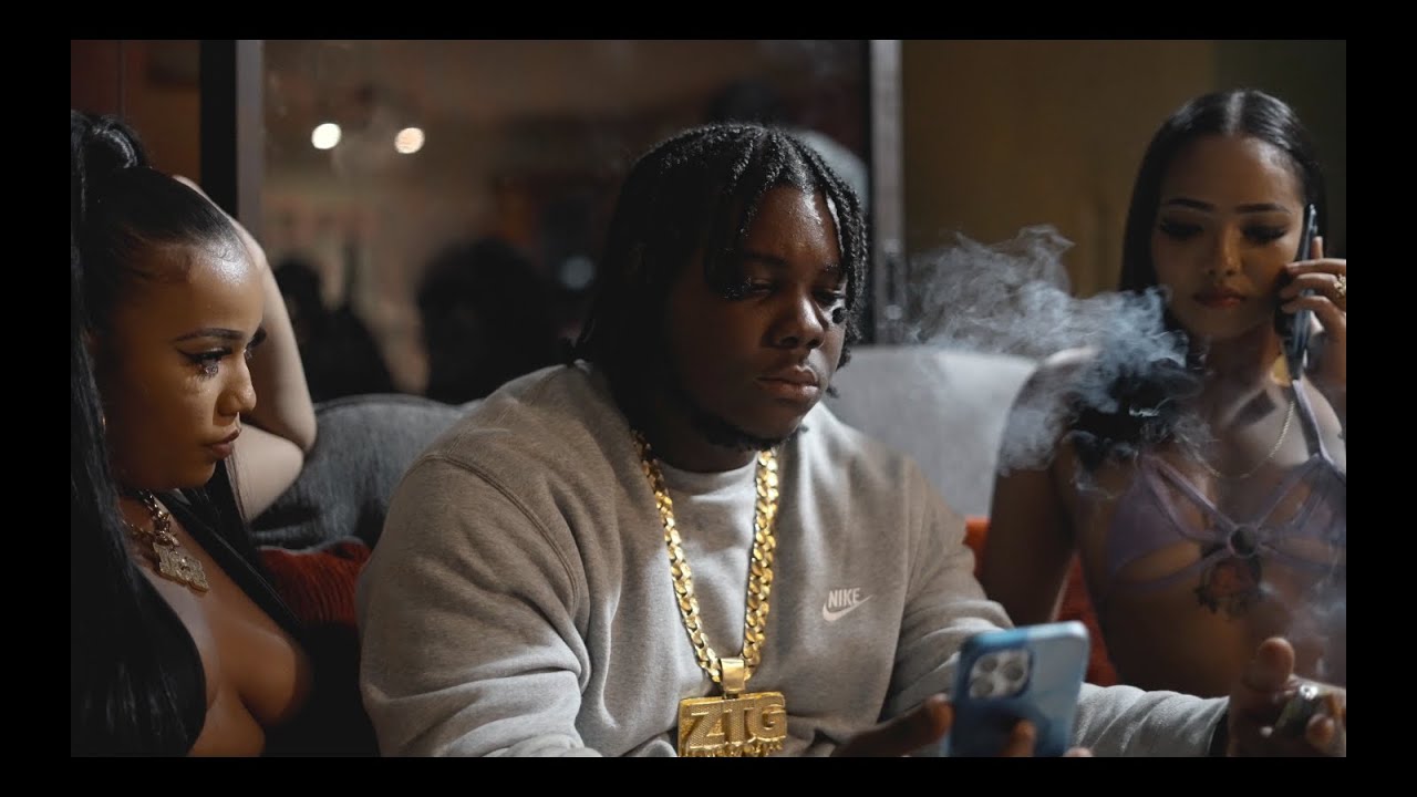 Lyrics & Translations of Moca by Byron Messia | Popnable