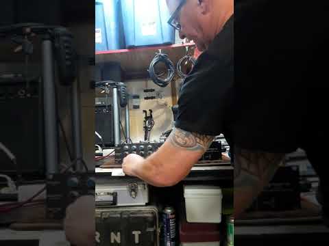 Symetrix Se-400 Stereo Parametric Equalizer | Reverb